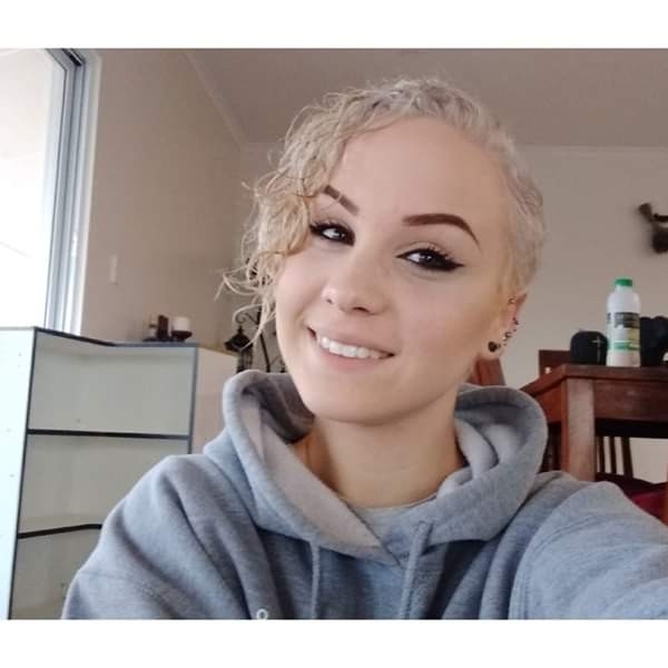 Heather Makris's Instagram, Twitter & Facebook on IDCrawl